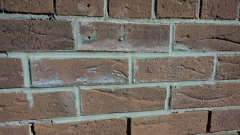 How to avoid common mistakes when repointing brickwork | Homebuilding