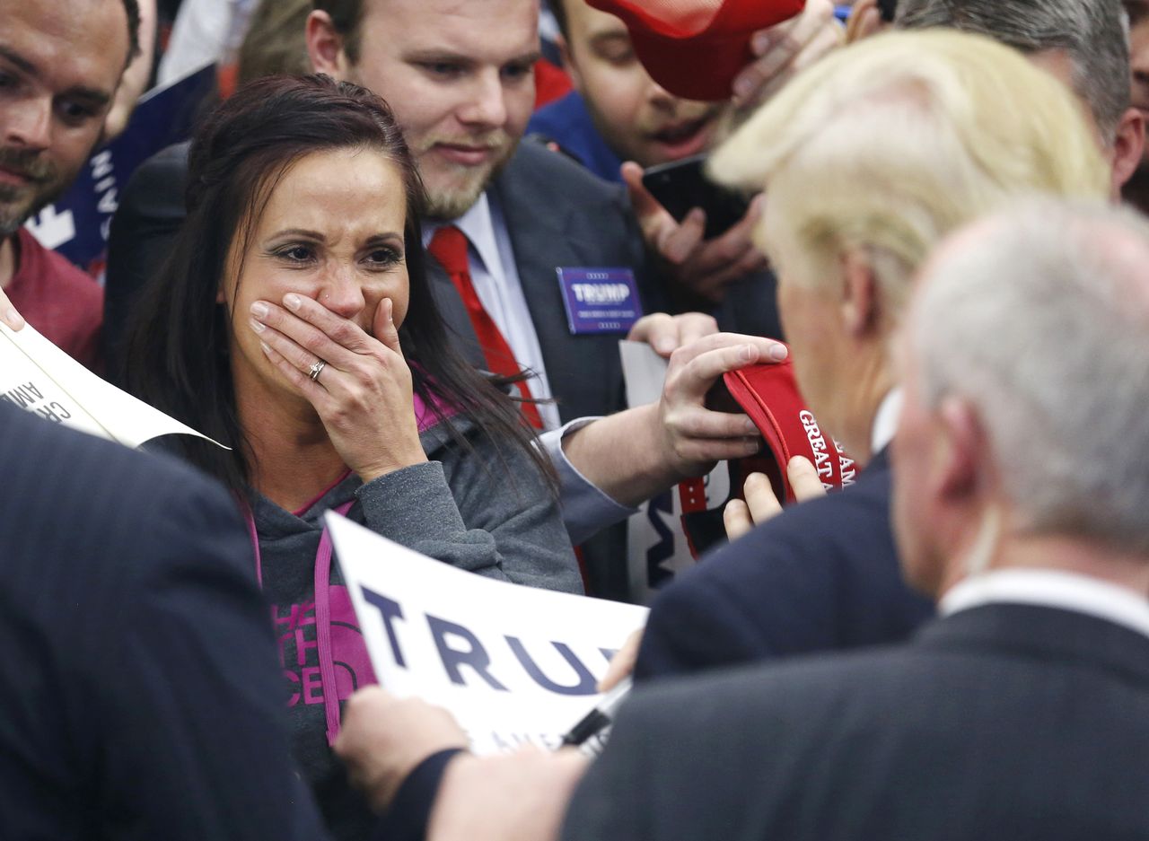 I can't stop looking at people looking at Donald Trump | The Week