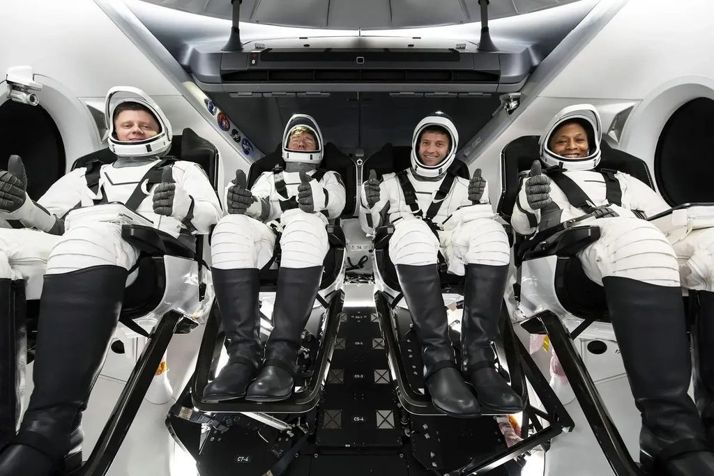 SpaceX Crew-8 astronaut hospitalized in Pensacola after Dragon ...