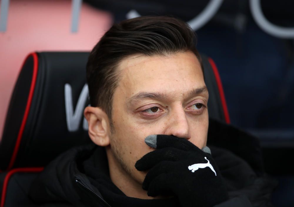 Mesut Ozil must carry on working to make Arsenal squad – Emery ...