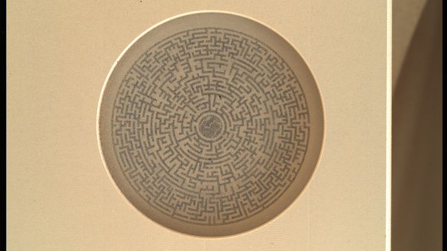 Why does NASA's Perseverance rover keep taking pictures of this maze on ...