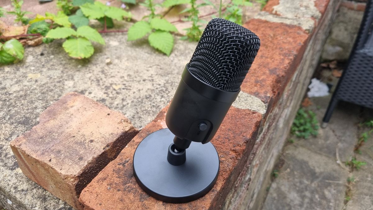 Amazon Basics USB condenser microphone review | PC Gamer