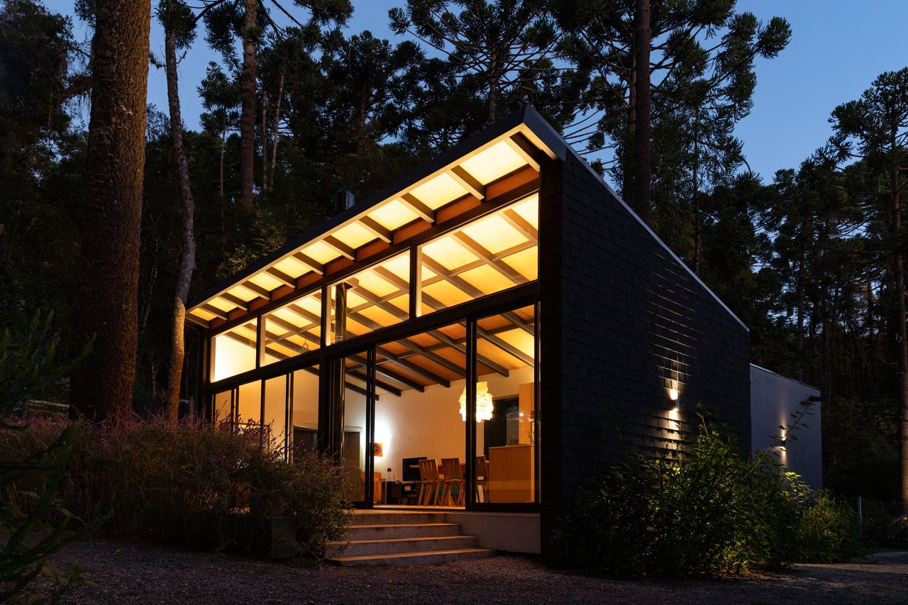 Inside a simple Brazilian forest retreat by Arkitito Arquitetura ...