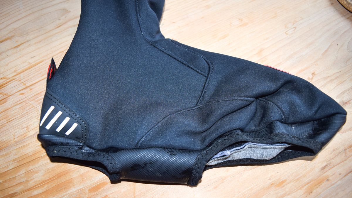 Castelli Estremo overshoes review: Seriously plush fleece for extreme ...