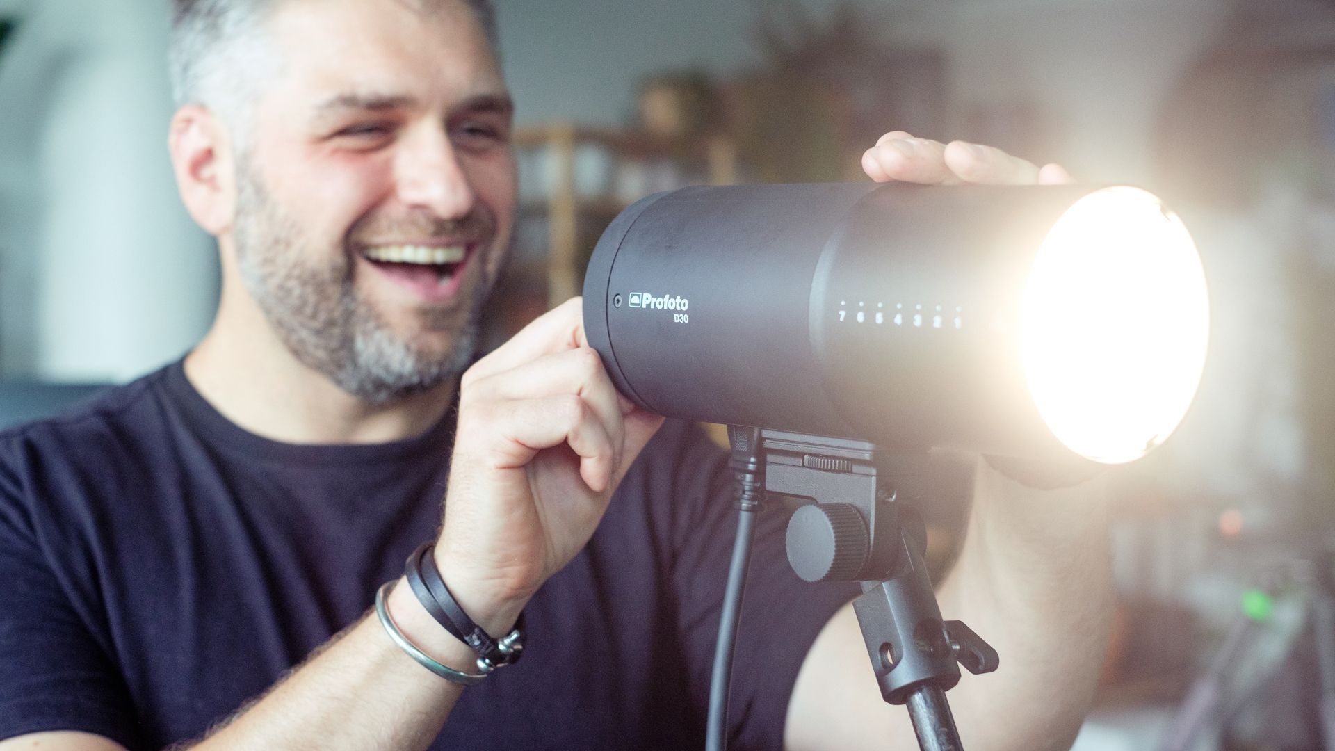 Profoto D30 combines high power and blistering speed into the only ...