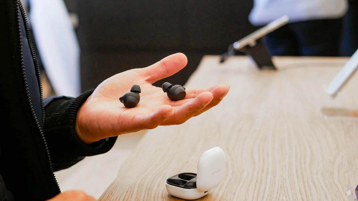 Samsung Galaxy Buds FE hands-on: A sub-$100 contender with noise ...