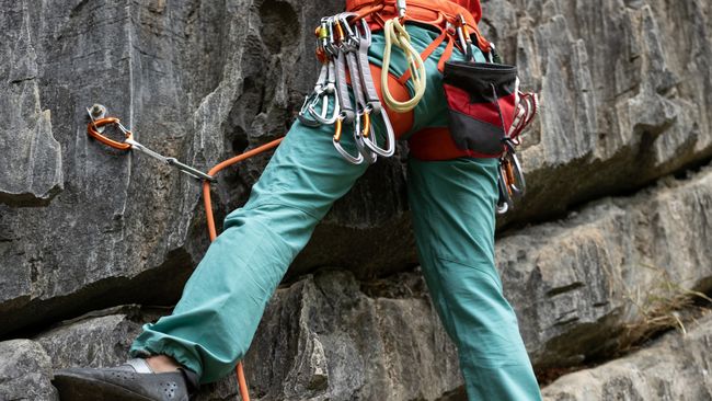 What is belaying? Rock climbing’s most essential safety skill | Advnture