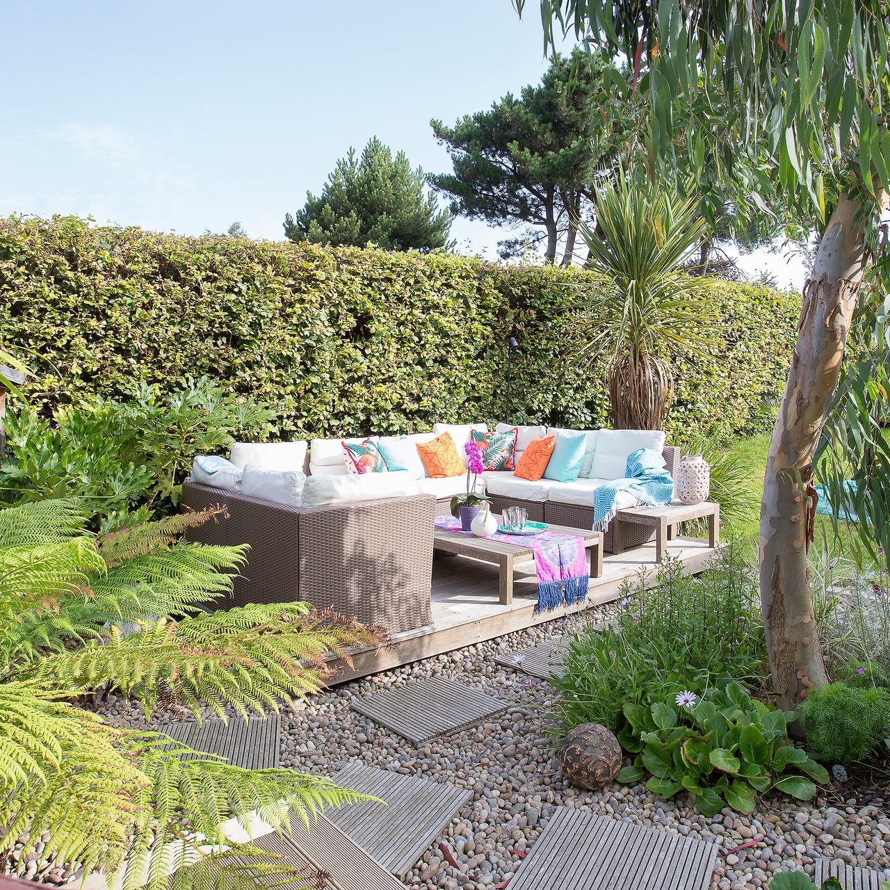 How to soundproof a garden - 7 ways to block out the noise | Ideal Home