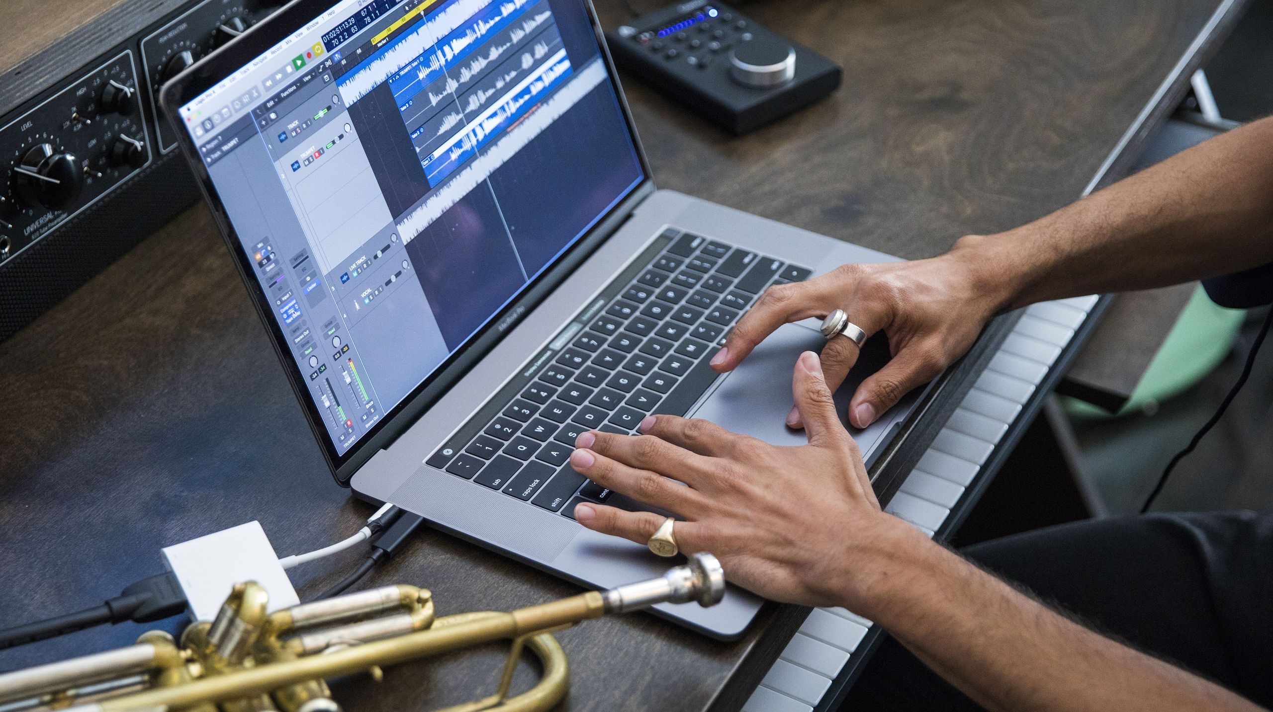 Apple lets loose first-ever MacBook Pro with an 8-core processor ...