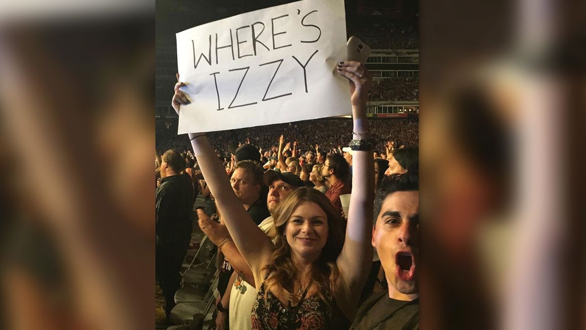 Guns N' Roses fan claims band objected to 'Where's Izzy' sign | Louder