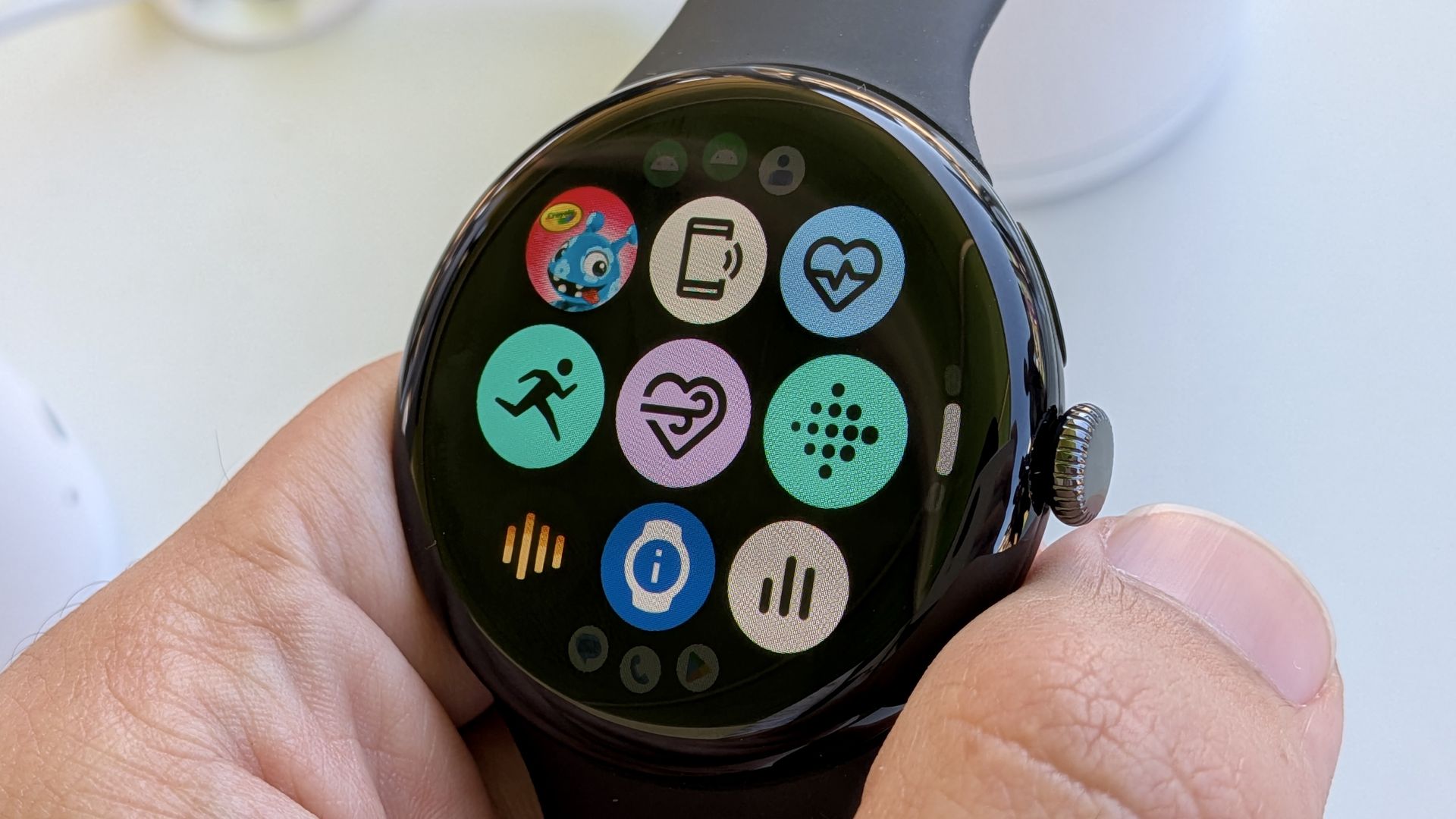 Wear OS 6: Material 3 Expressive, One UI 8 Watch, Gemini, & more ...