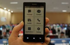 E Ink Android Phone Lasts a Week, Weighs Next to Nothing | Laptop Mag
