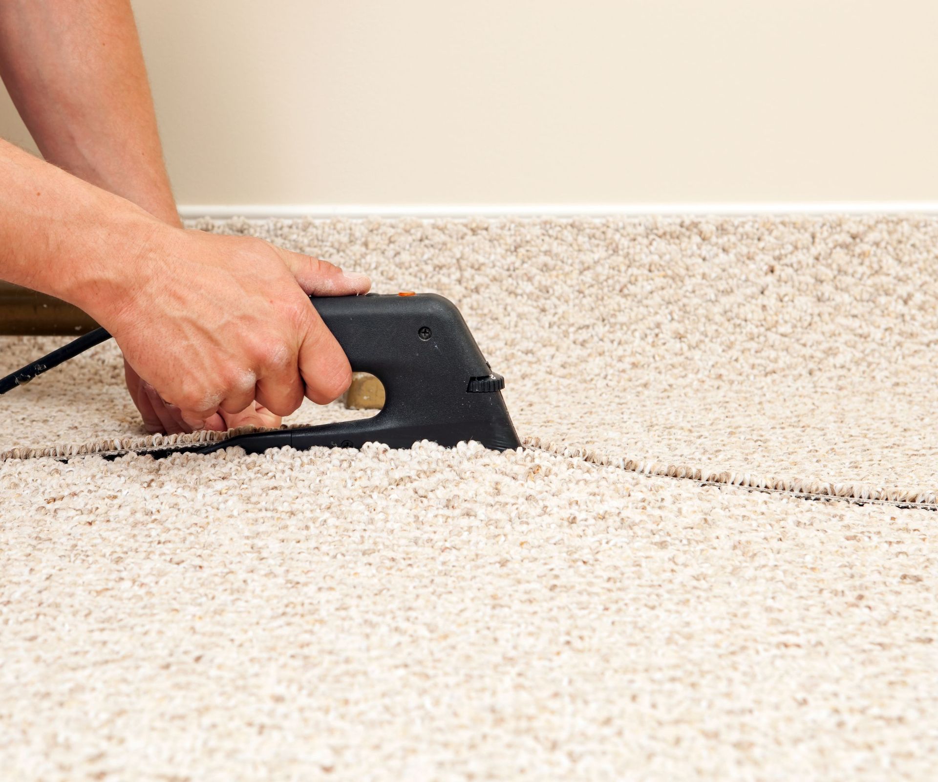 How to fix ripped carpet: 5 steps to restore its appearance | Homes and ...