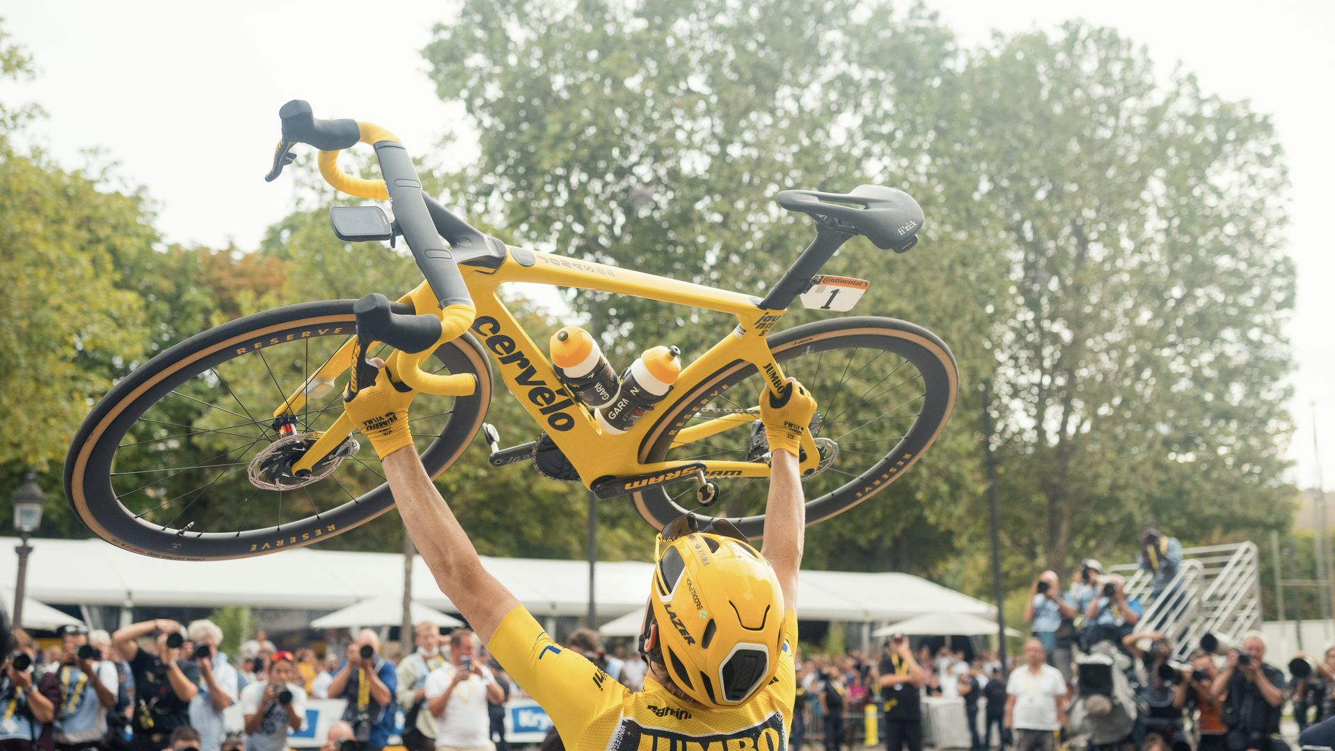 Jonas Vingegaard's bike: A custom yellow Cervelo S5 for the Tour ...