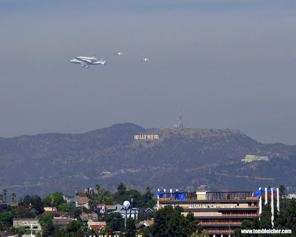 Space Shuttle Endeavour Lands in L.A. for Display at California Science ...