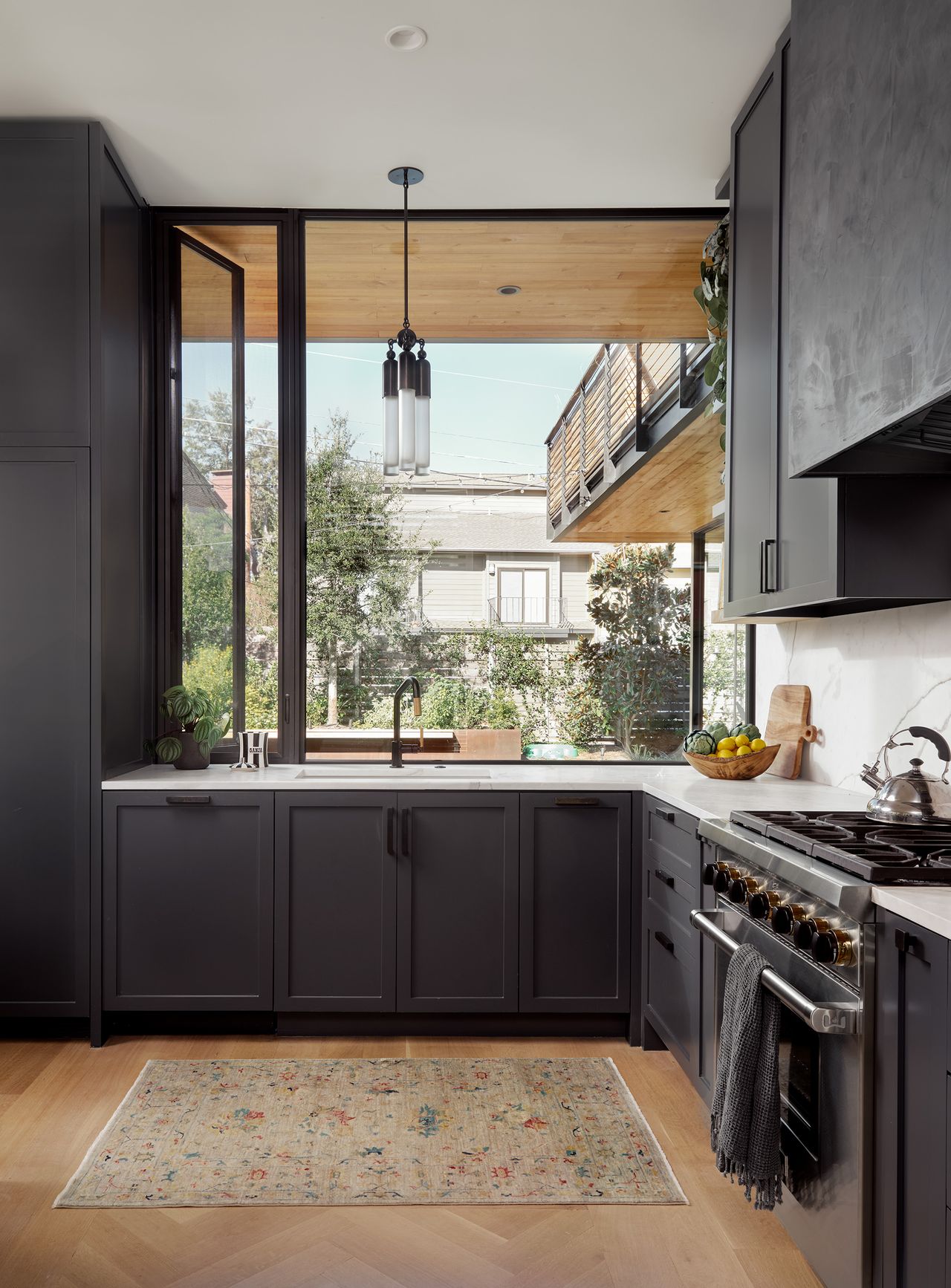 How to Make Your Rug Smell Good — 6 Long-Lasting Tricks | Livingetc