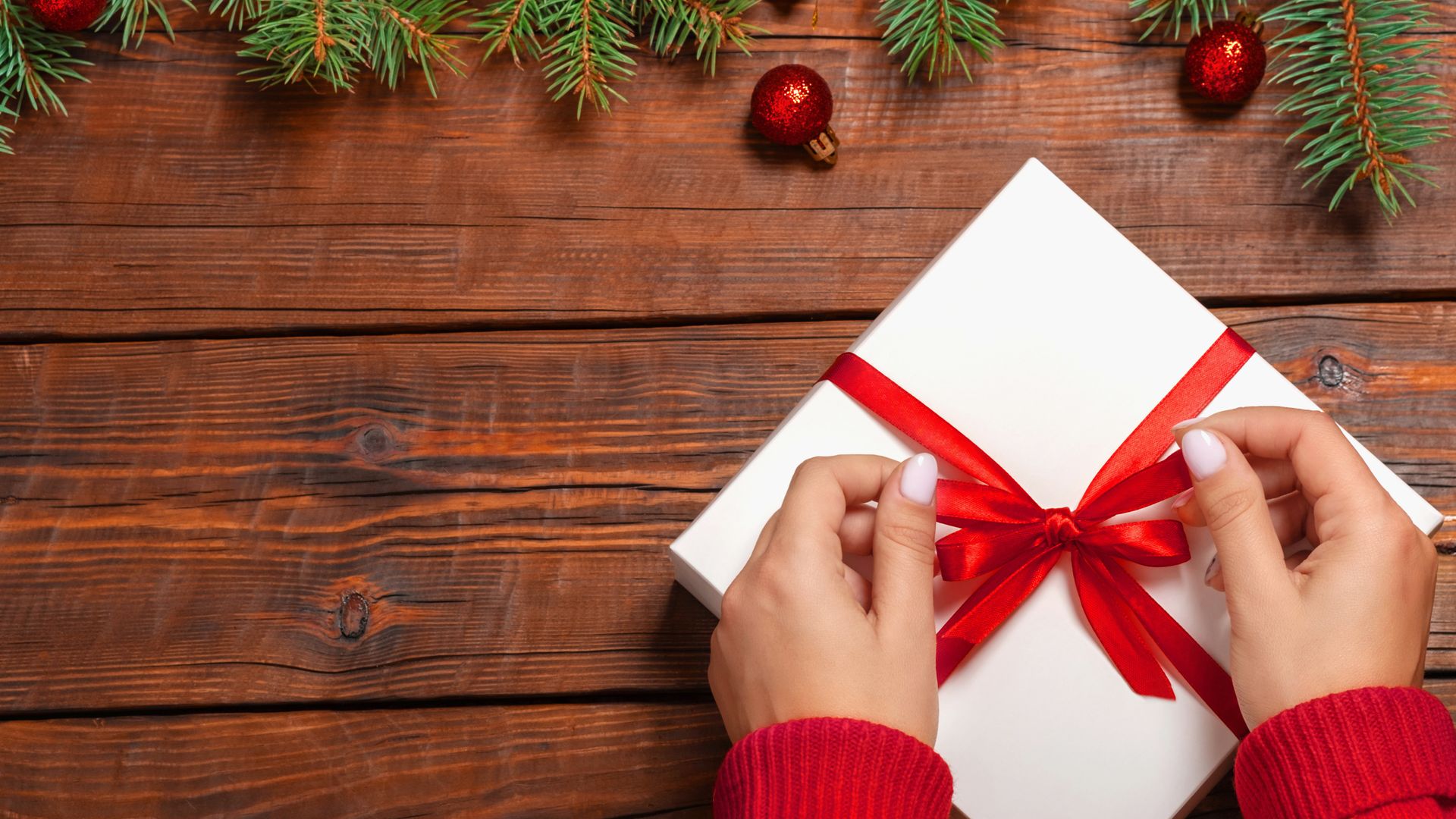 How to tie a bow ribbon for the perfect gift | Tom's Guide