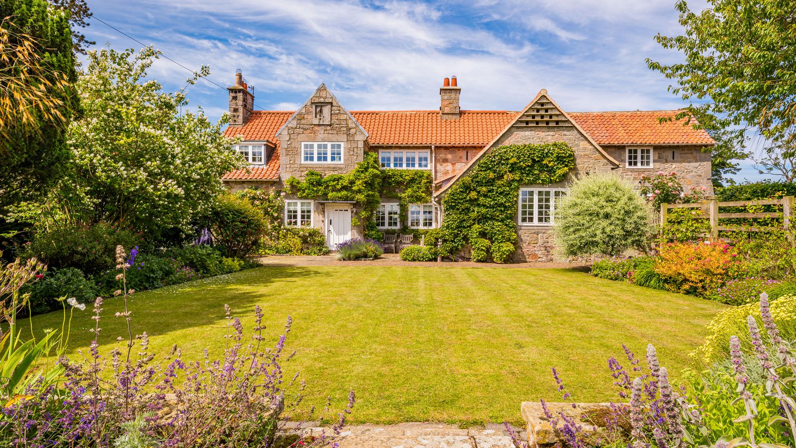 This Northumbrian coastal cottage has a beautiful interior | Homes and ...