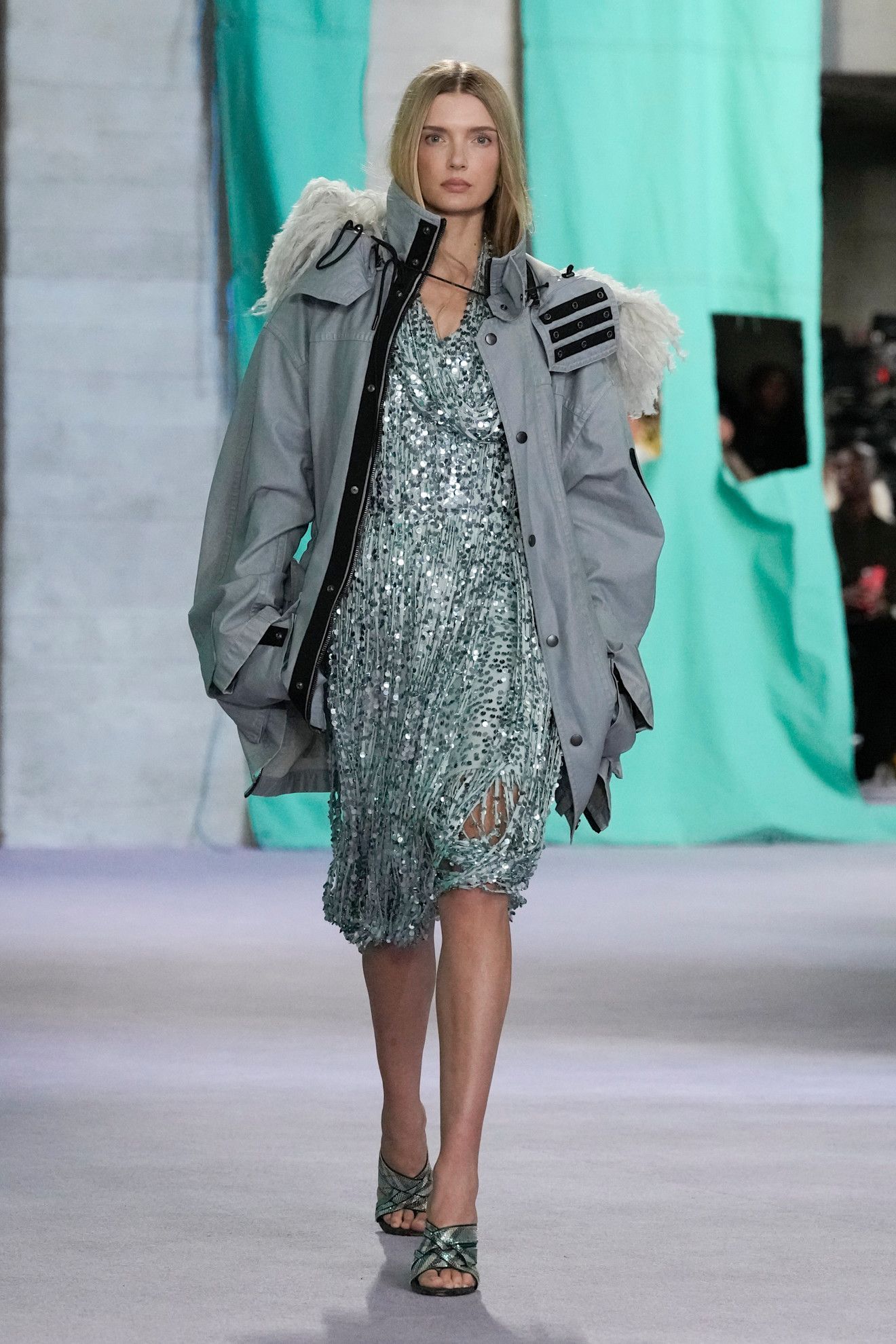 '90s Brit Pop Fashion Is Making a Comeback in 2025: Read An Expert's ...