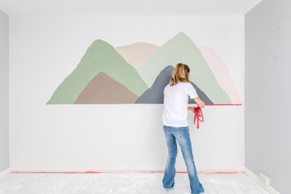 This simple wall mural idea is the perfect project for the weekend ...