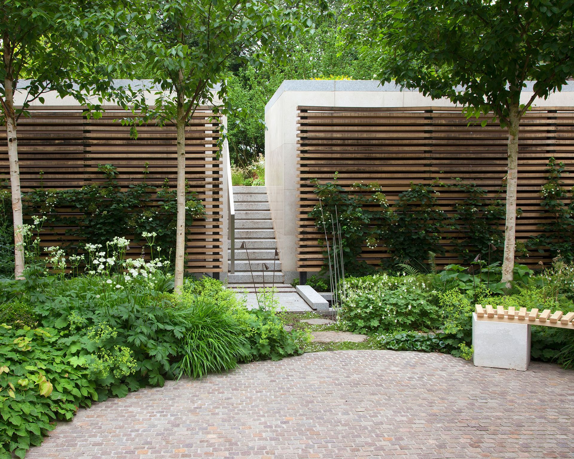 Circular patio ideas: 14 ways to create a round seating area | Gardeningetc