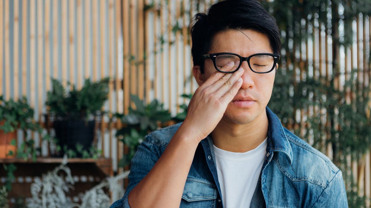 6 ways to keep your eyes healthy and safe this summer | Top Ten Reviews