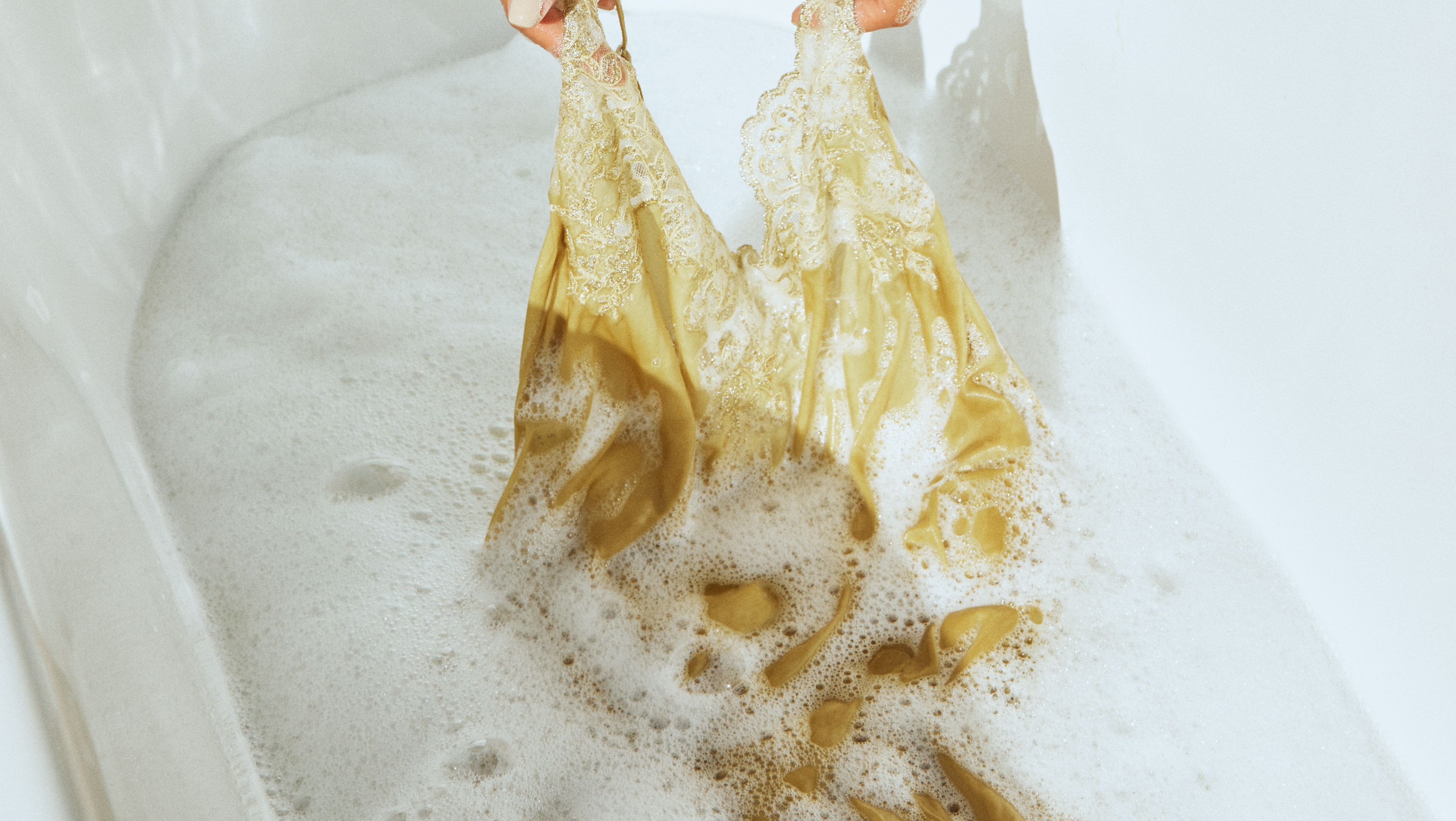 Prenez soin de cela: comment laver la soie à la main