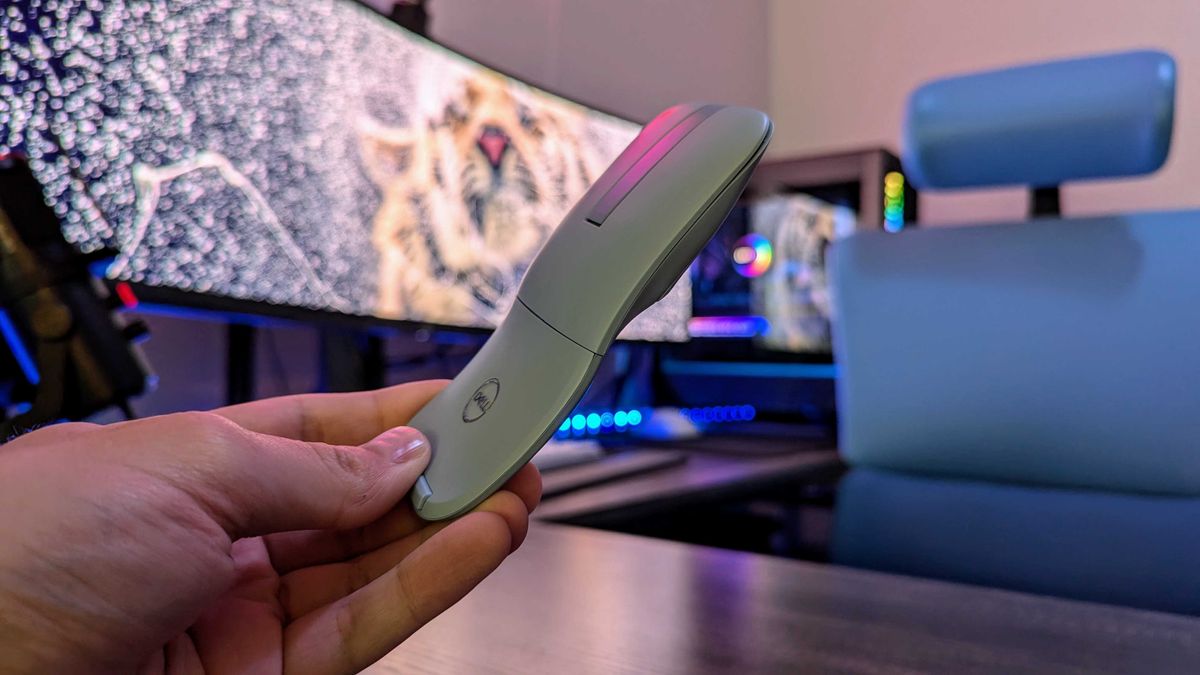 Dell Bluetooth Travel Mouse (MS700) review: Twistable design ...