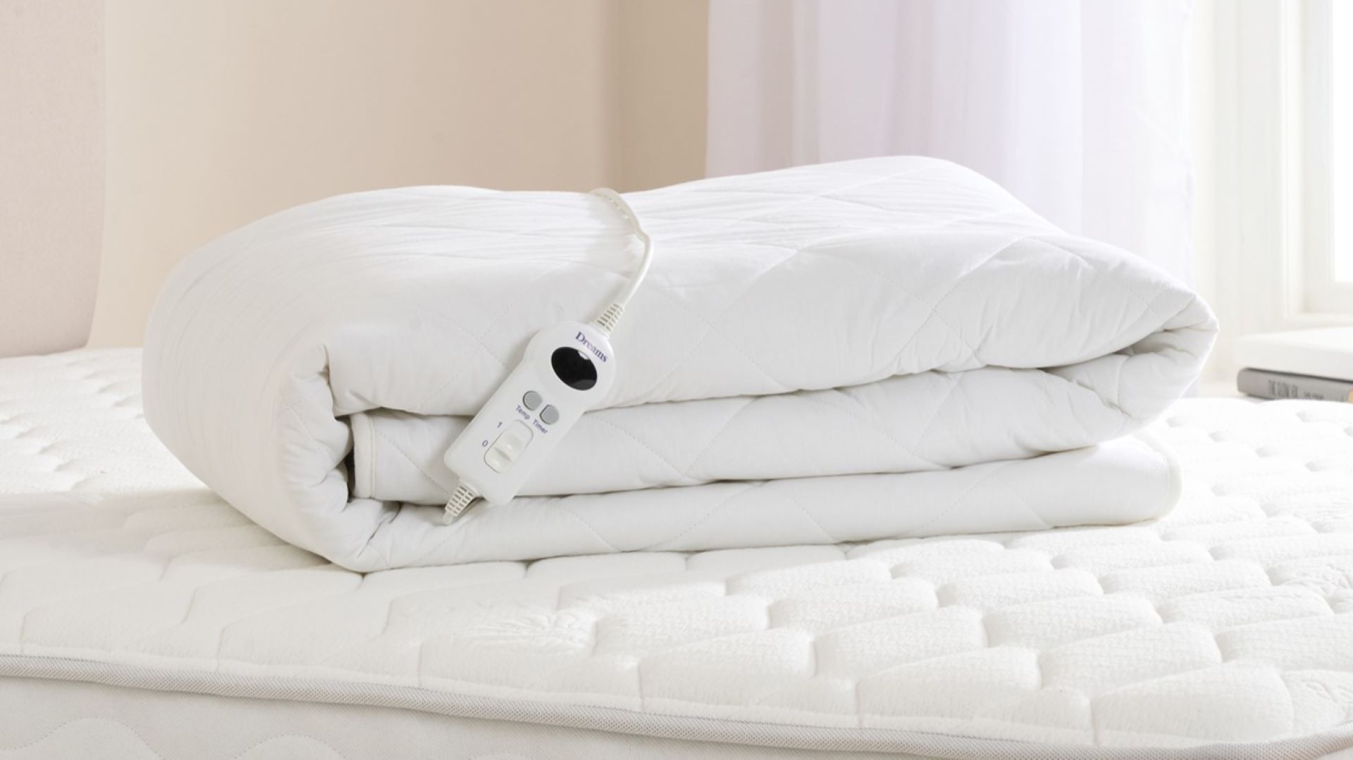 Can you sleep with an electric blanket on? Here are the facts | Woman ...