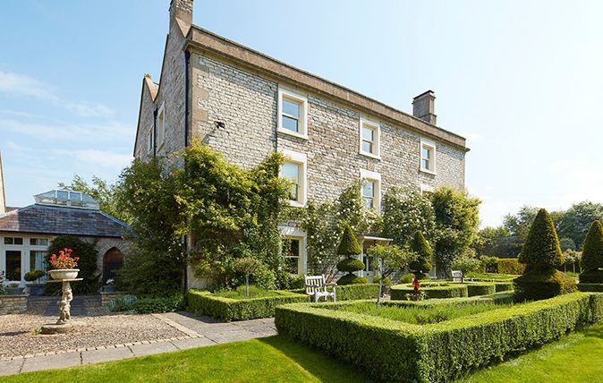 A beautifully restored Grade II listed family house with delightful ...
