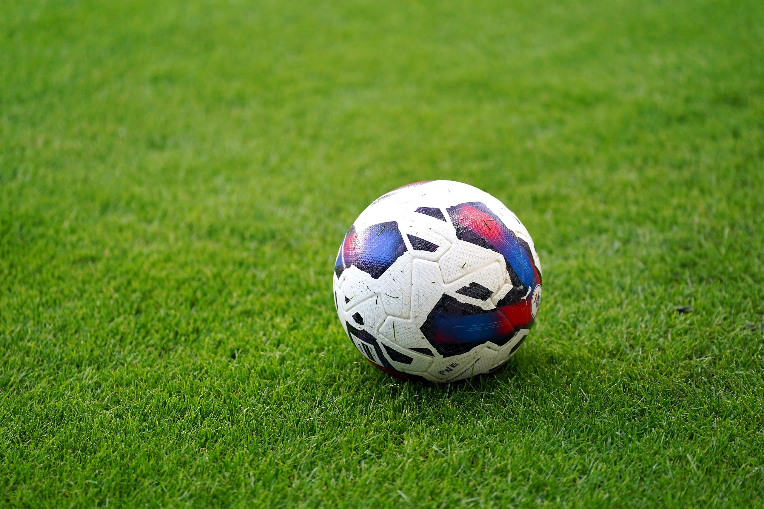 Stephen Eze sends Queen’s Park into second with winner against Raith ...