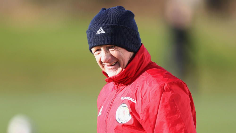 Strachan positive despite growing pressure | FourFourTwo