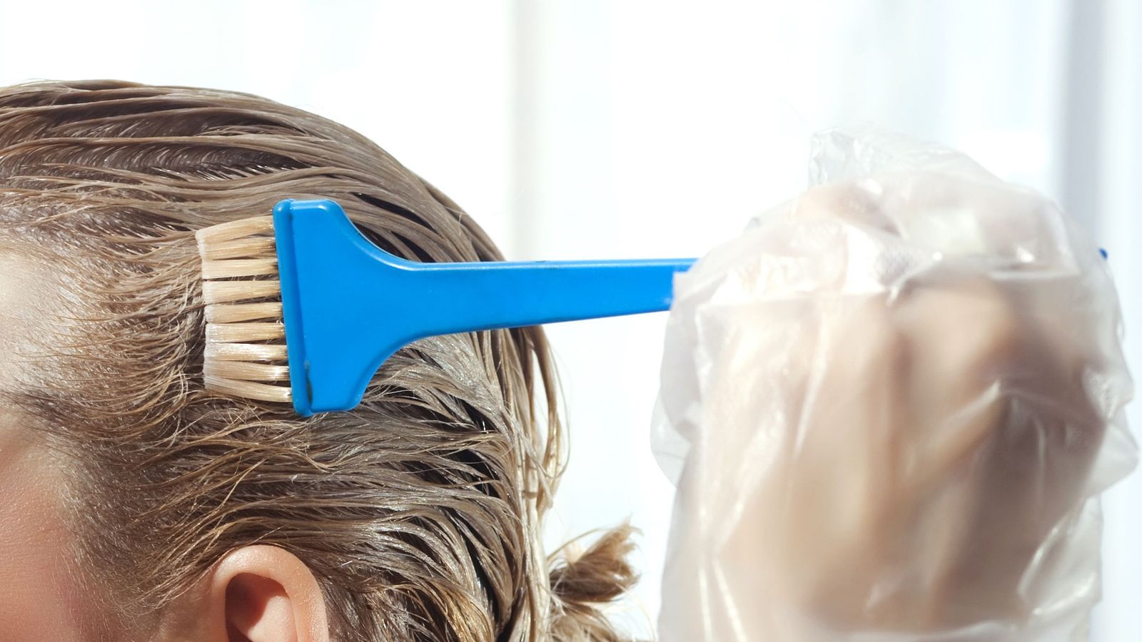 How to Cut Your Own Hair at Home | Hair Cutting Tips From Stylists ...