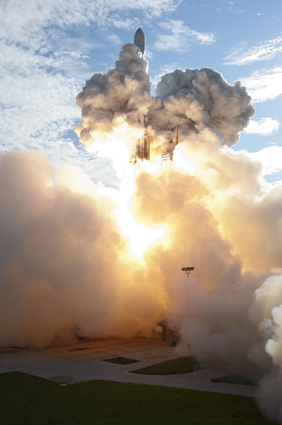 Photos: NASA Launches Twin Grail Gravity Probes to the Moon | Space