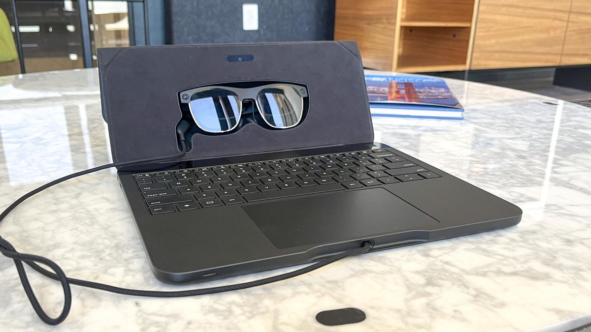 Spacetop G1 hands-on review: The world's first screen-free AR laptop ...