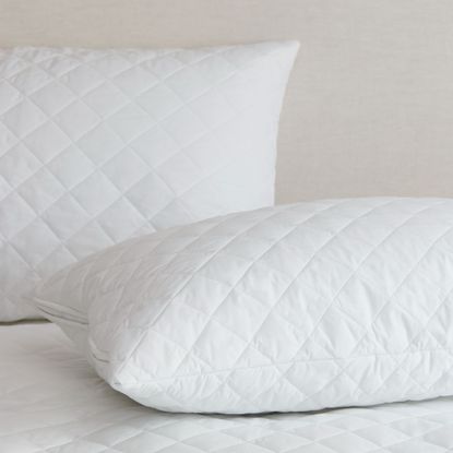 How to get rid of yellow stains on pillows once and for all | Ideal Home