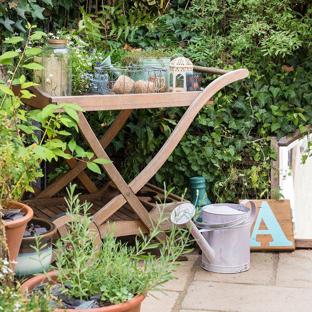Multi-level courtyard garden makeover with banquette seating | Ideal Home