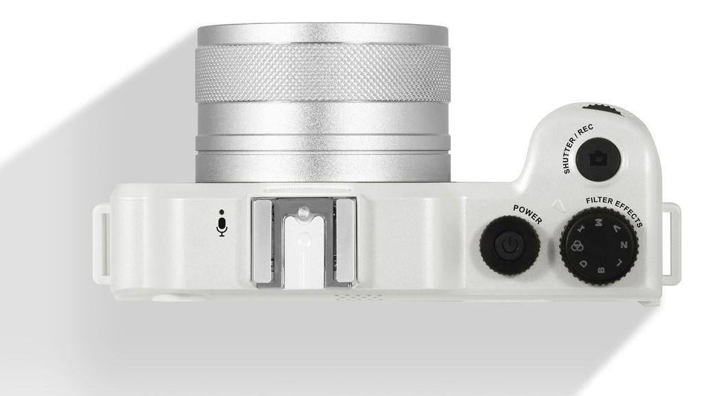 Minolta's cheap compact camera is a cheeky Hasselblad lookalike ...