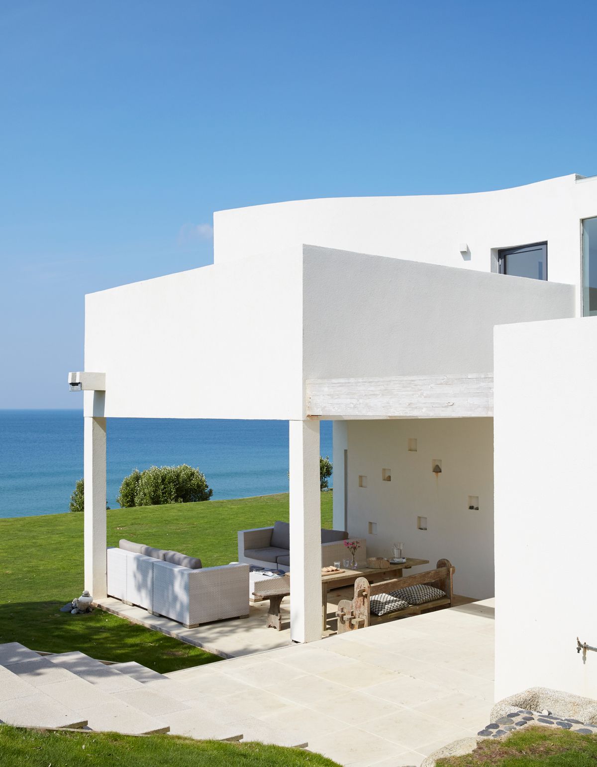 Explore this super-contemporary coastal house in Cornwall | Livingetc