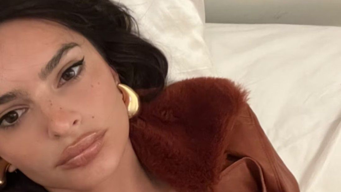 Emily Ratajkowski's Lips are Taking Us Back to the ‘00s | Marie Claire