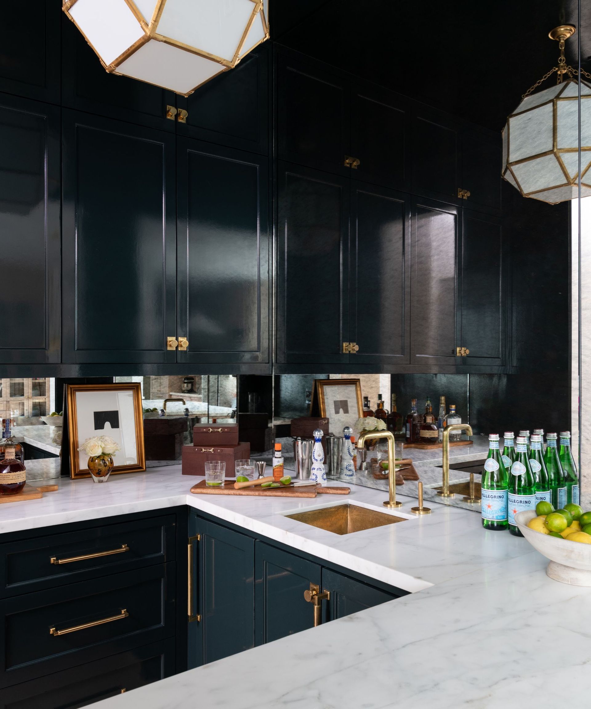 Kitchen hardware trends 2025: 10 designs to try this year | Homes and ...