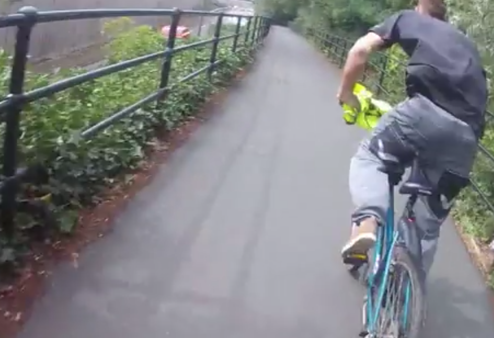 Watch the moment cycling police officer chases down bike thief in pedal ...
