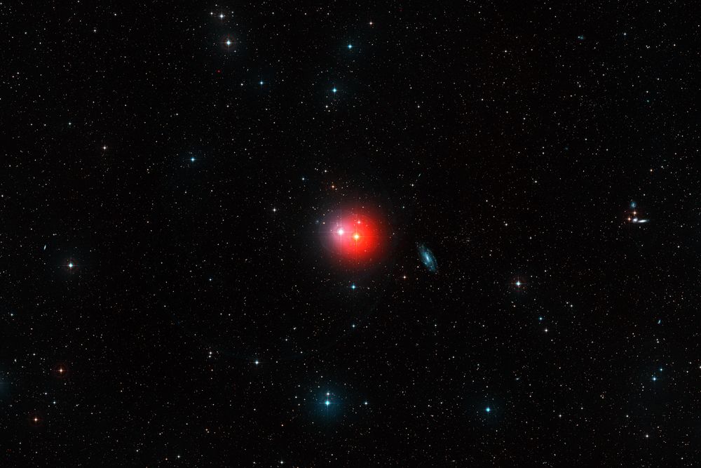 New Image Reveals Enormous Bubbles Across Red Giant Star's Surface | Space