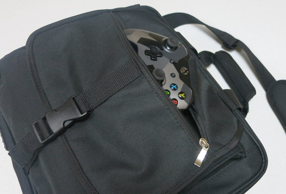 CTA Digital Multi-Function Carrying Case for Xbox One review | Windows ...