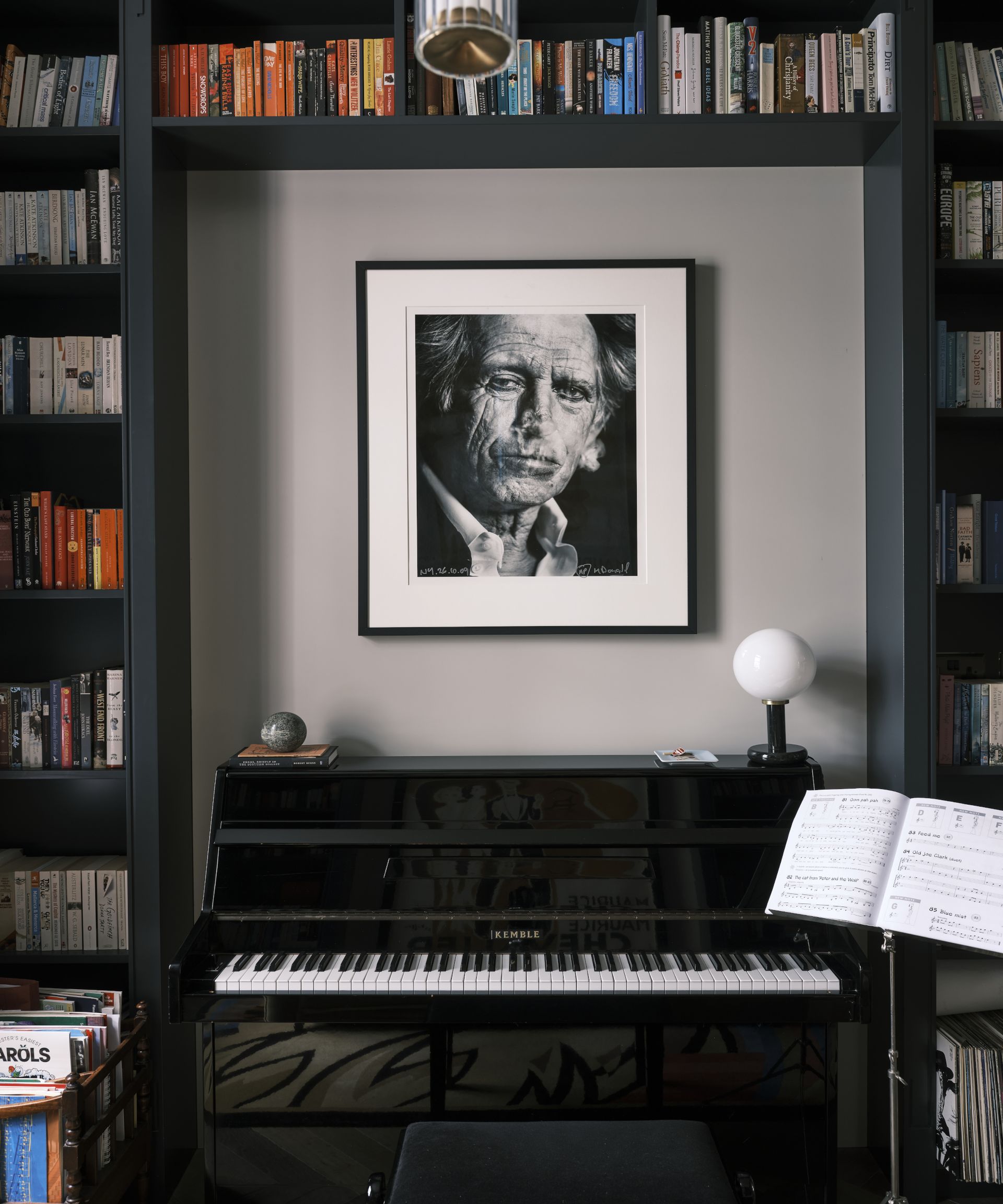 How to pick the perfect picture frame, according to an art consultant ...