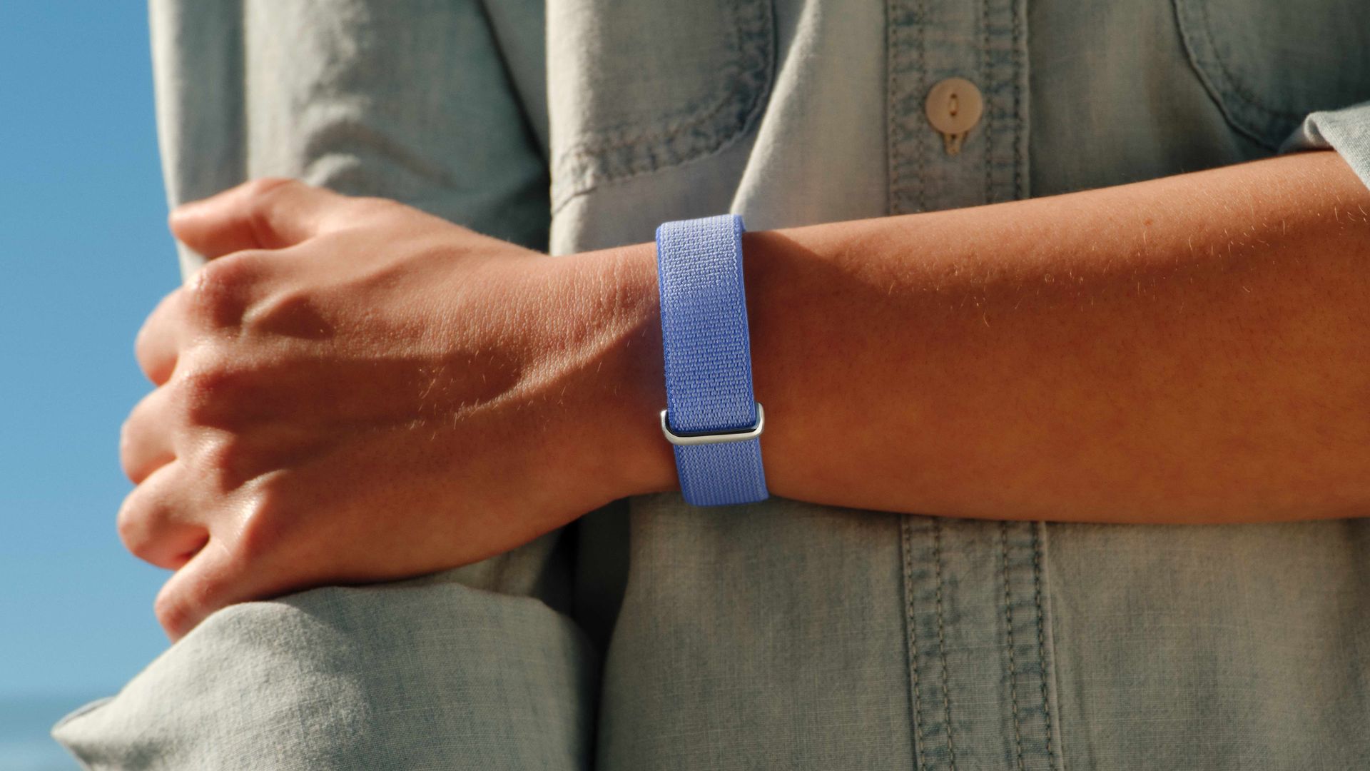 Google's Fitbit Air is finally here, and it's the screenless fitness ...