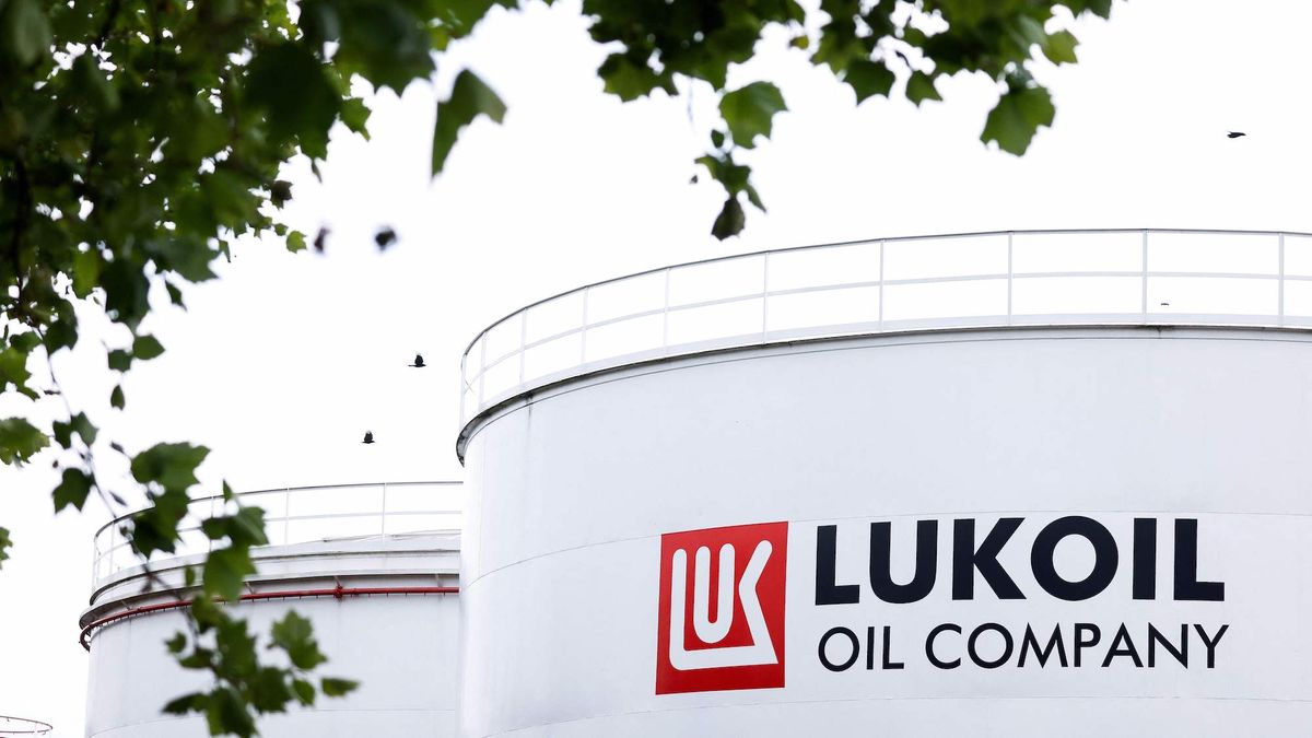 Lukoil: third top executive dies suddenly at company that criticised ...