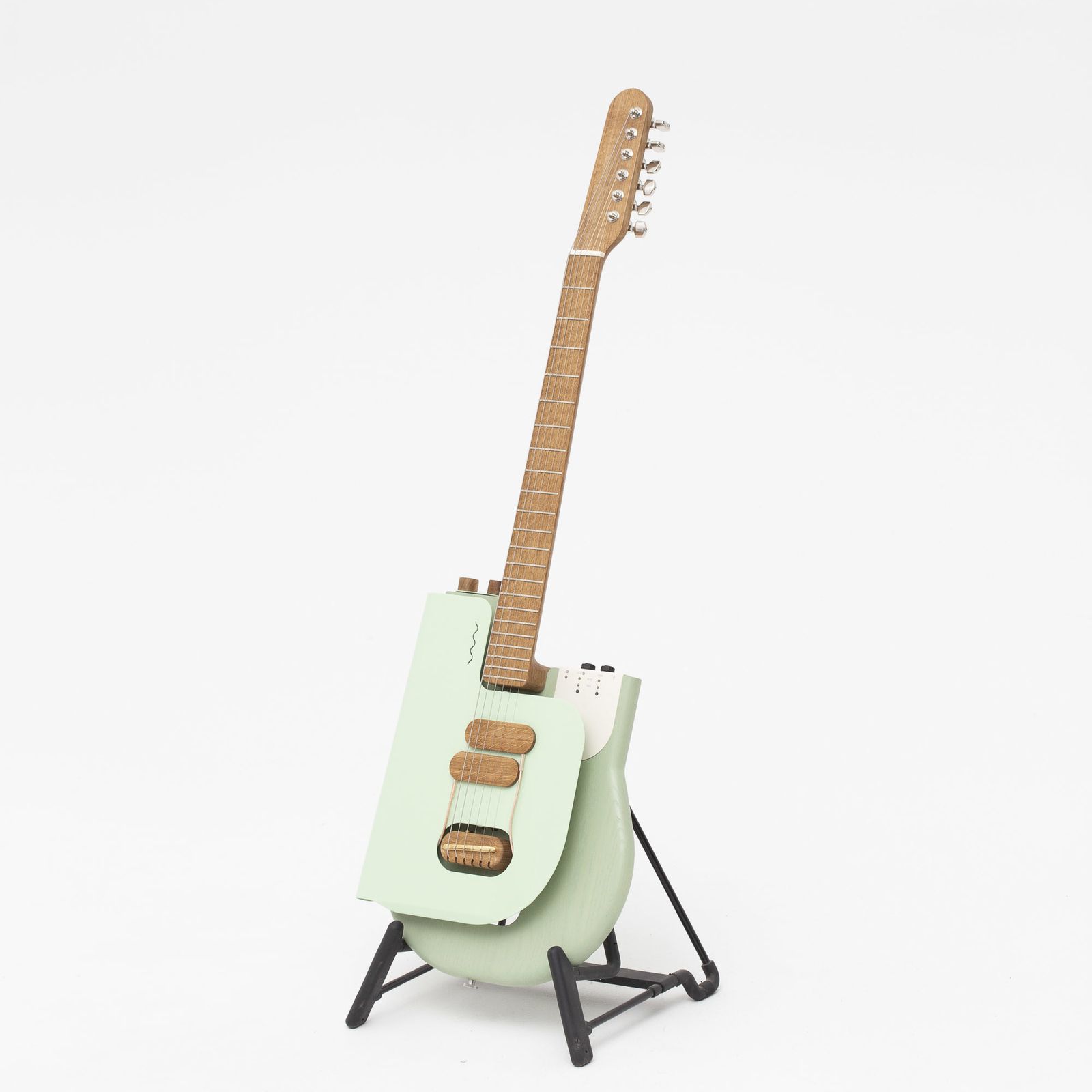 Verso Musical Instruments Sine guitar: a bold new form | Wallpaper*
