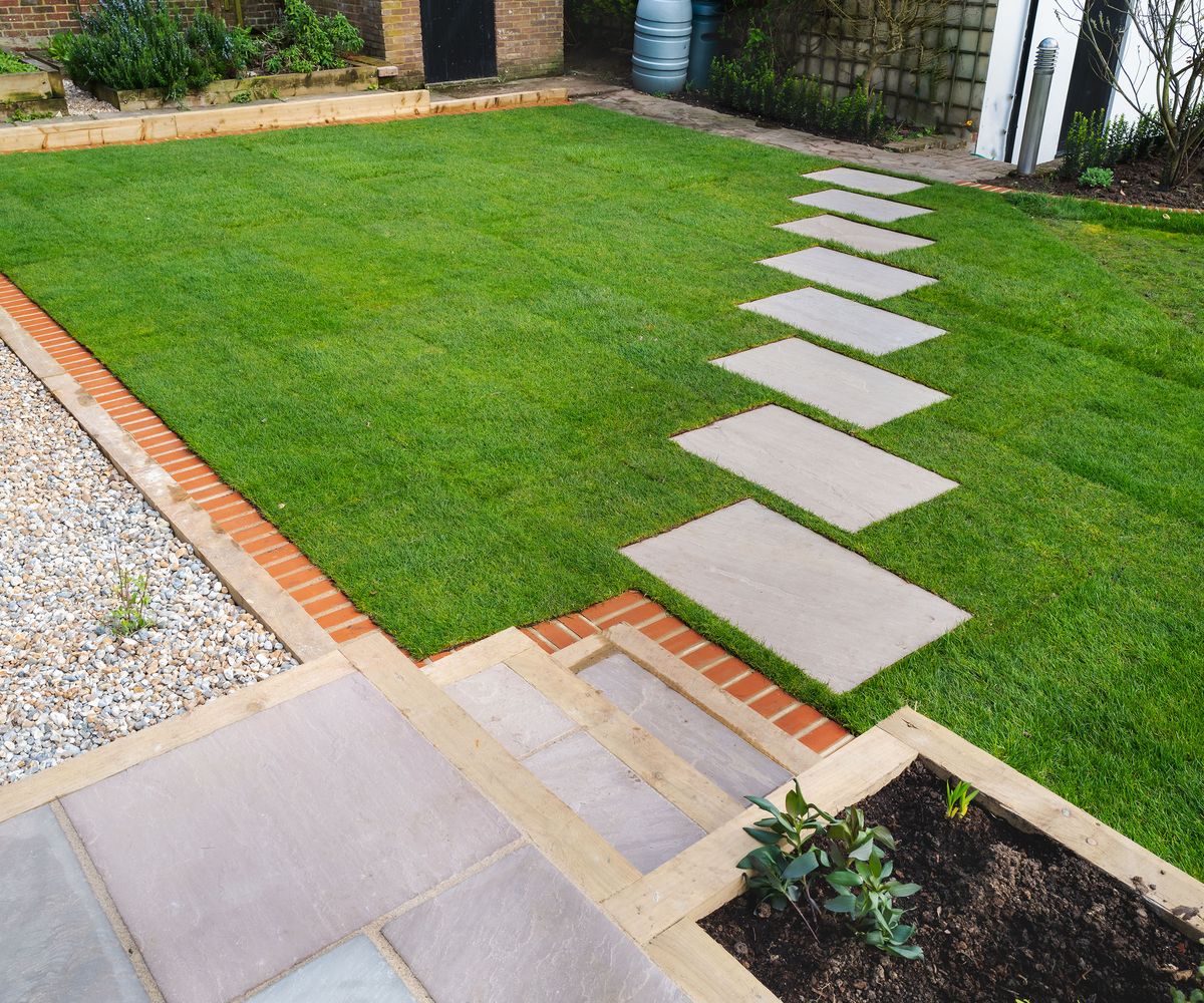 How to lay turf like a pro: 3 steps to a successful lawn | Homebuilding