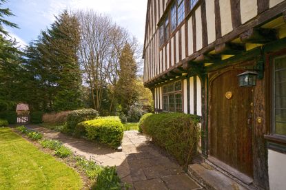 Harts House: A home straight out of a fairytale for sale in Kent ...